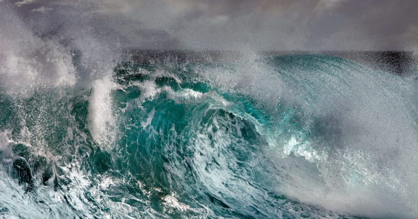 Suomalaisperhe meren armoilla Etelä-Kiinan vesillä – purjevene on ...